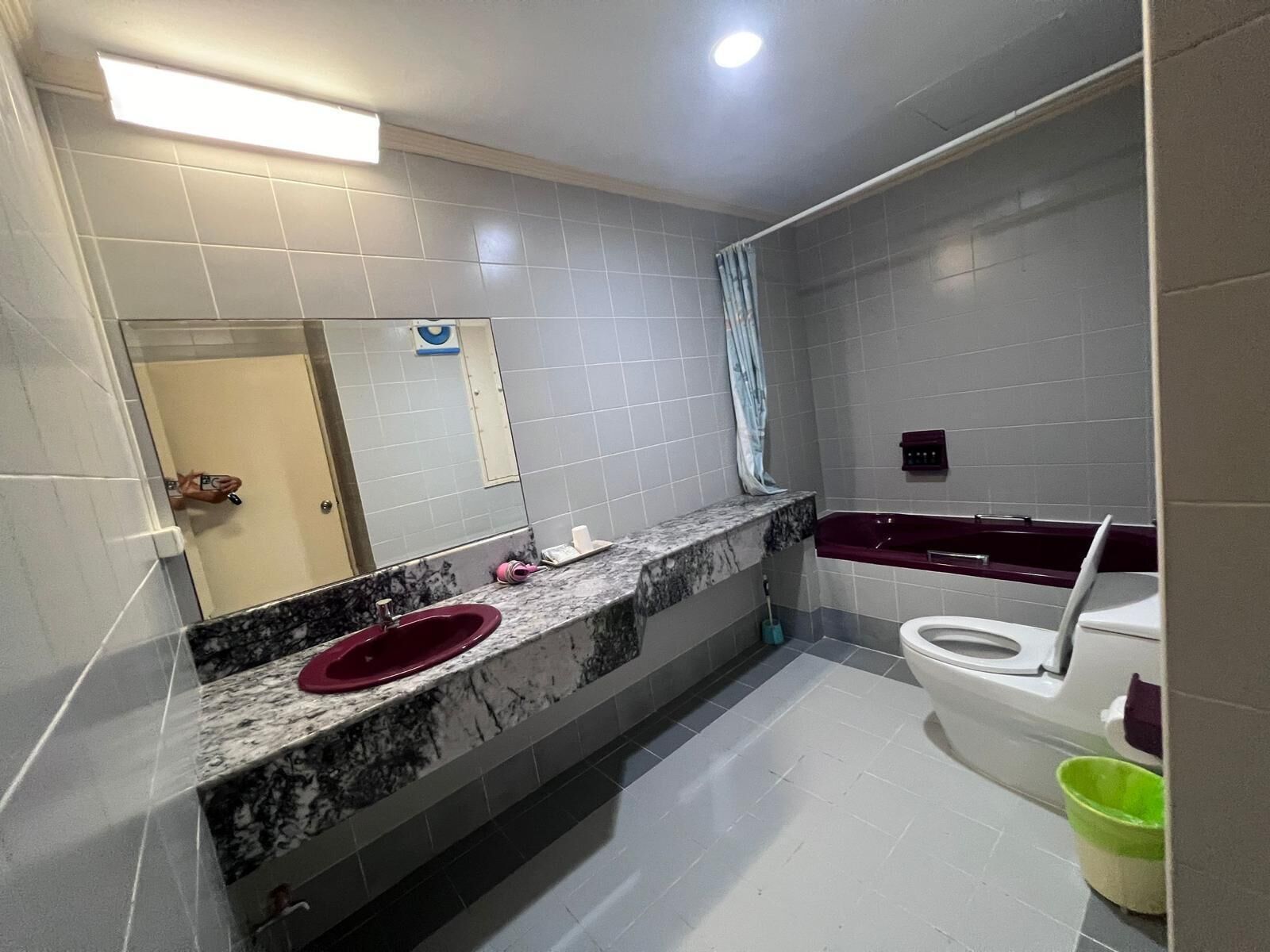 Penthouse Panorâmica, 3 quartos, vista para a praia, em frente à praia | Casa de banho | Uma combinação polibã/banheira, artigos de higiene pessoal grátis 