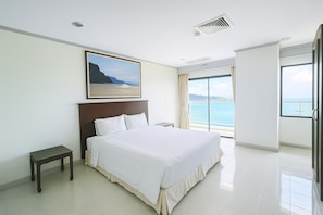 Penthouse Panorâmica, 3 quartos, vista para a praia, em frente à praia | Cofre no quarto, secretária 