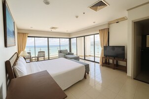 Penthouse Panorâmica, 3 quartos, vista para a praia, em frente à praia | Cofre no quarto, secretária 