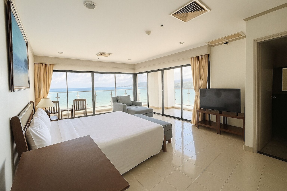 Patong Beachfront Tower 3 Br Penthouse - Patong Beach