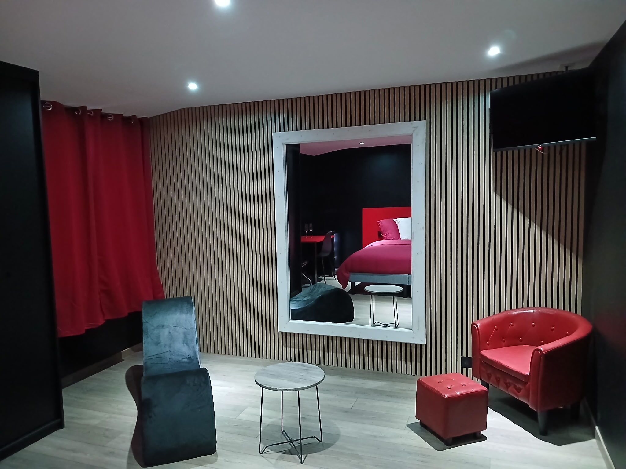 Quarto romântico | Escrivaninha, espaço de trabalho para notebook