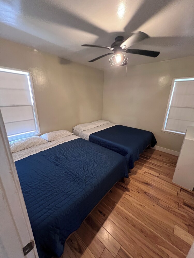 Charming 2-bedroom house 20 Minutes From Disneyland - Santa Ana | Vrbo