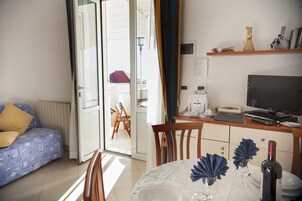Apartamento, vista para o mar | Sala de estar