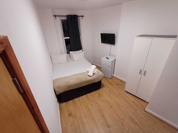 Modern Studios Malvern Road - Hertfordshire