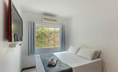 Apt 2 Bedrooms 200 m From the Beach Mao0203