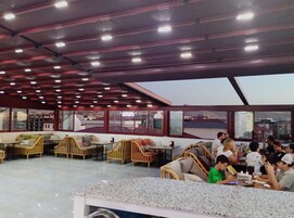 Pequeno-almoço tipo buffet diário incluído 