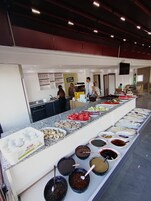 Pequeno-almoço tipo buffet diário incluído 