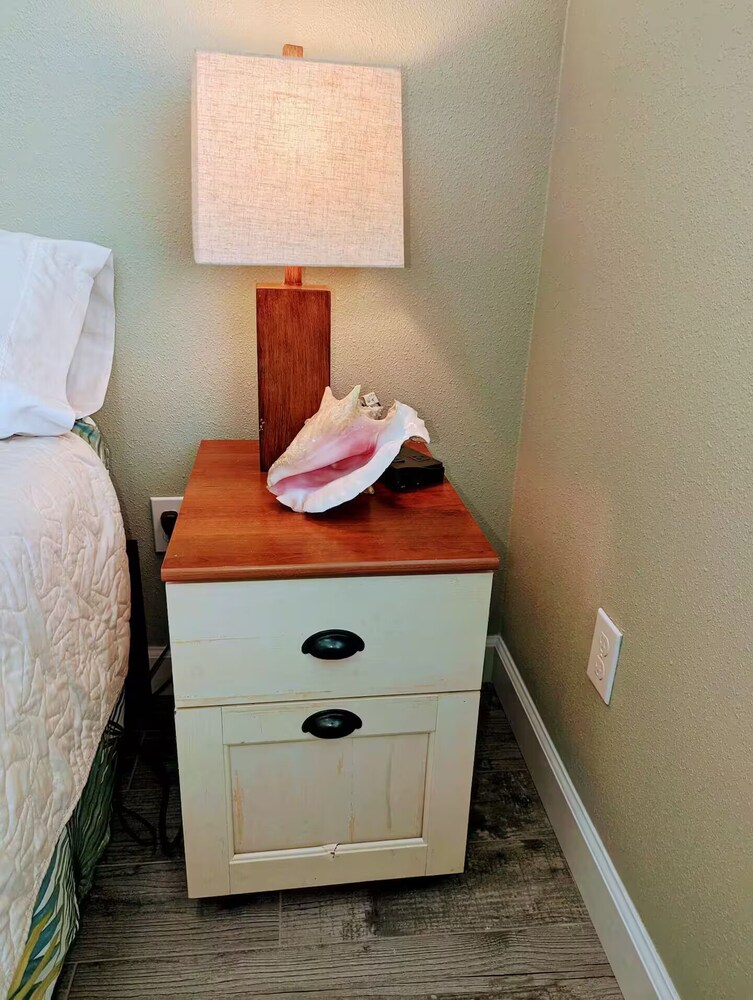 The Florida Room, Private entry, driveway parking, fenced outside ...