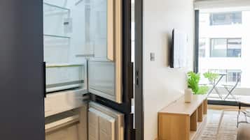 Apartamento Standard, não fumadores, varanda | Cozinha privada | Um frigorífico, um micro-ondas, um forno, uma placa de cozinha