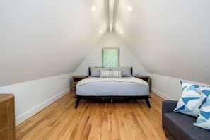 Casa, varanda, vista para o jardim | Wi-Fi de cortesia, roupa de cama