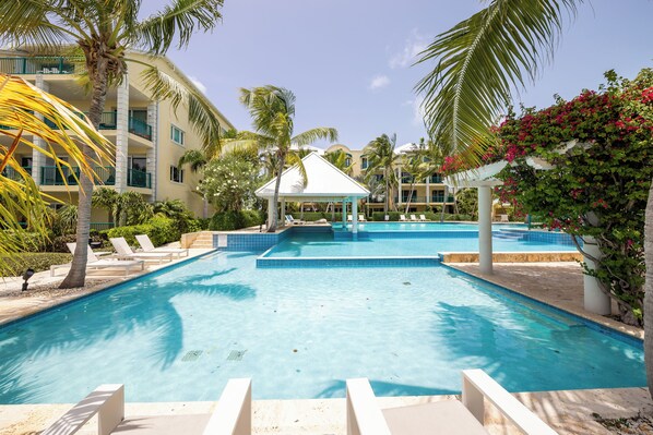 Ground Floor Yacht Club Condo E1 - Sunset Views, BBQ, Walk to Beach and ...