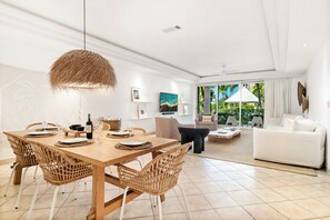 Ground Floor Yacht Club Condo E1 - Sunset Views, BBQ, Walk to Beach and ...