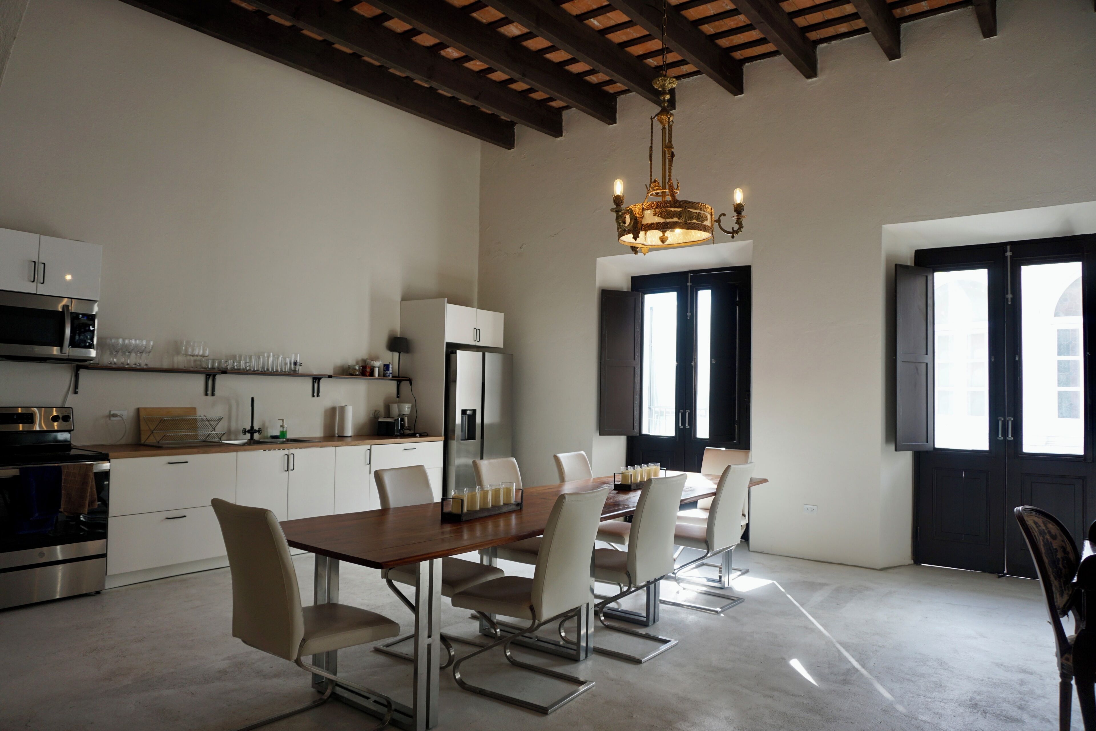 Apartamento Superior | Cozinha privada | Um frigorífico, um micro-ondas, uma placa de cozinha 