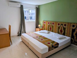 Quarto Duplo ou Twin Standard, não fumadores | Secretária, Wi-fi grátis 