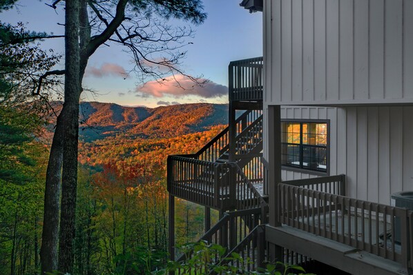 Luxury Mountain Retreat Game Room +Resort Access Reviews, Deals ...