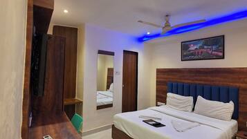 Quarto Duplo Deluxe, Vista para a cidade | Com mobília individualizada, secretária