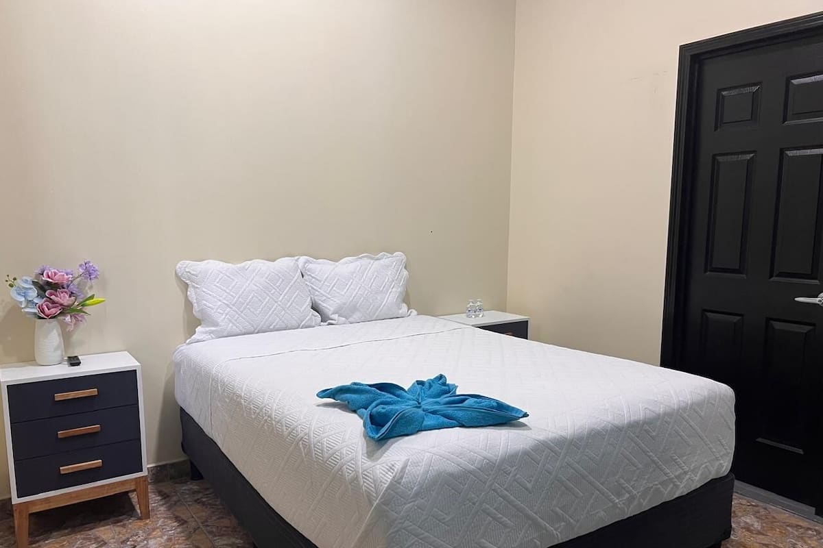 Quarto Individual Básico | Wi-fi grátis, roupa de cama fornecida