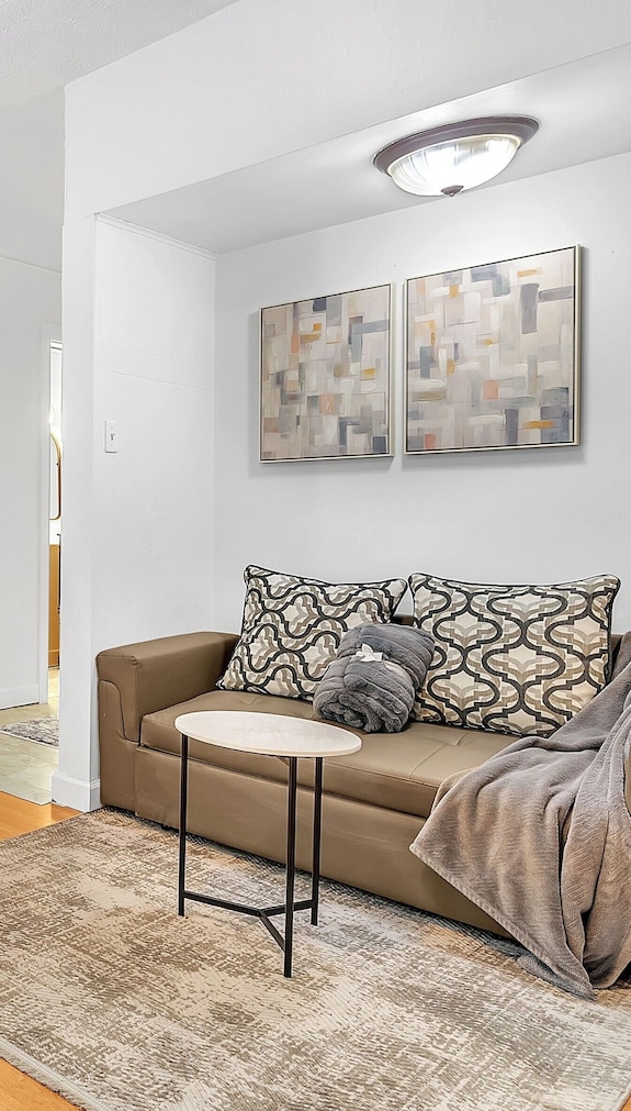 Charming 1-bedroom Apartment In Wonderful Hobart By Picturesque Lake George - Gary, IN