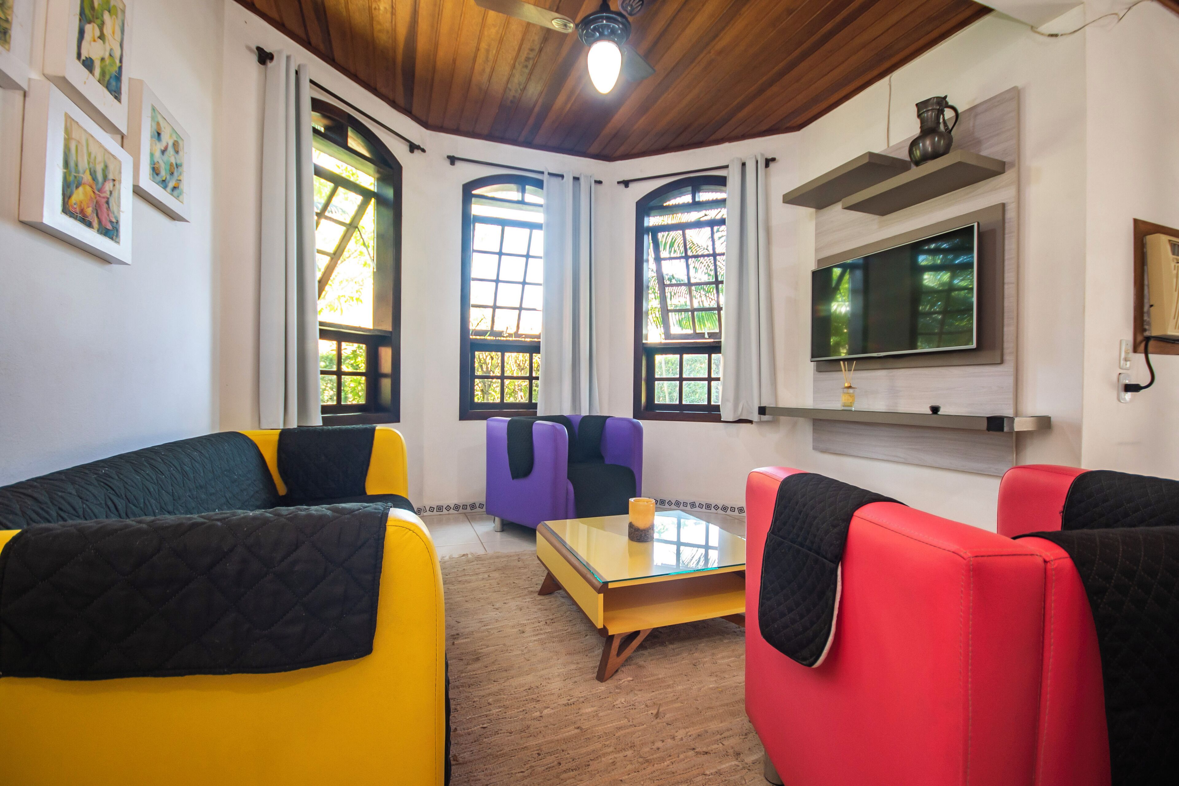 Quarto família, varanda, vista para a piscina | Wi-Fi de cortesia, acesso para cadeiras de rodas
