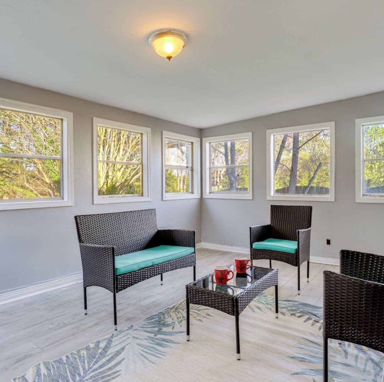 Stylish Lawrenceville Getaway With Sunroom Family & Pet Friendly - 로렌스빌