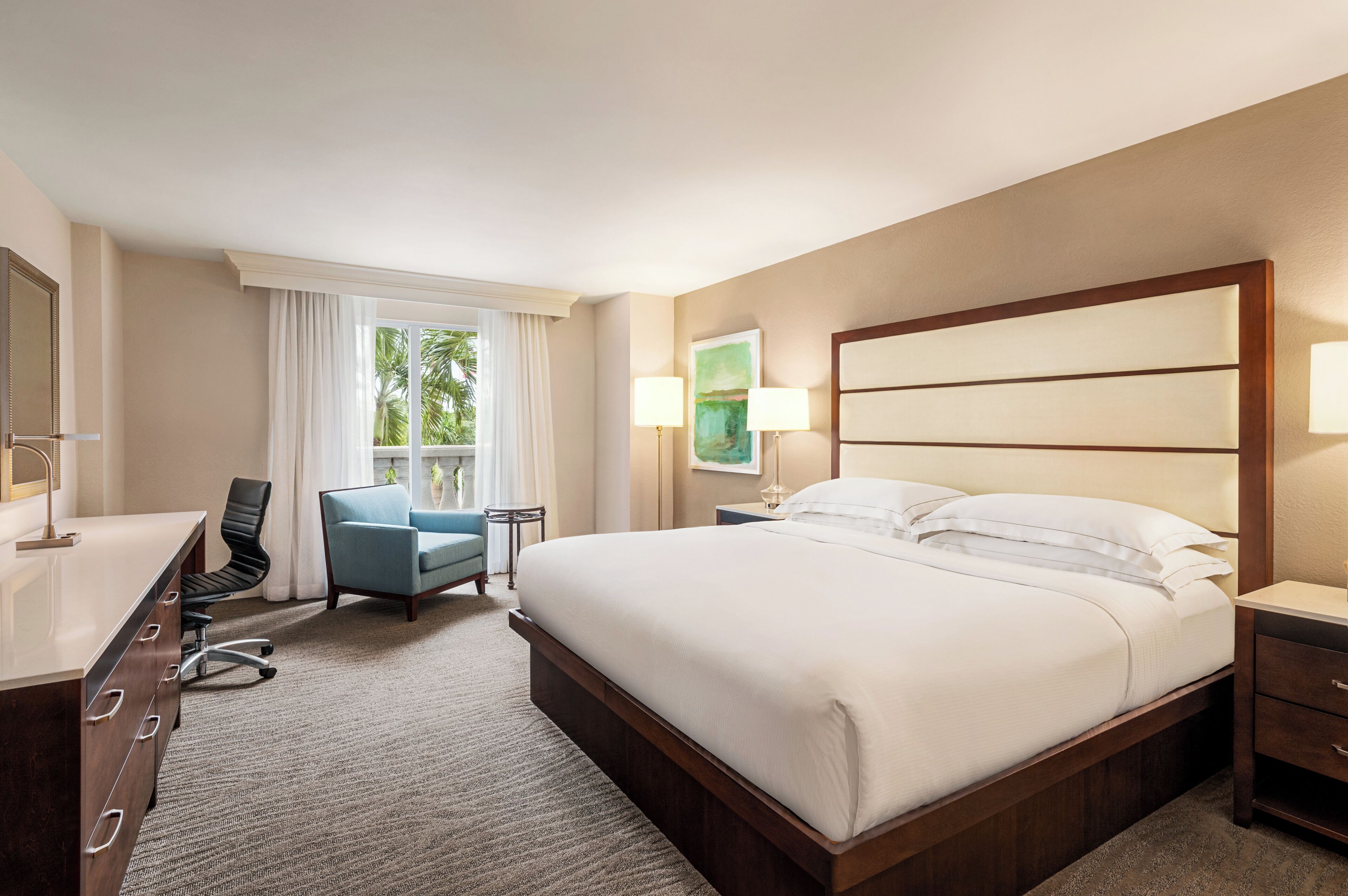 Perfect Stay For Vacation! Outdoor Pool Onsite, Free Parking! - Naples, FL