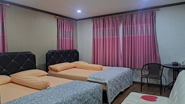 Ban Roi Pah - Khlong Luang District