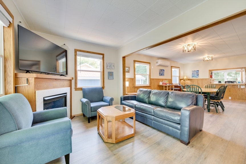Lakefront Getaway, 2-bedroom House With Kayaks And Deck - Tawas City, MI