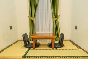 Quarto casal família | Escrivaninha, Wi-Fi de cortesia