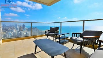 Apartamento, varanda, vista para o mar | Terraço/pátio interior