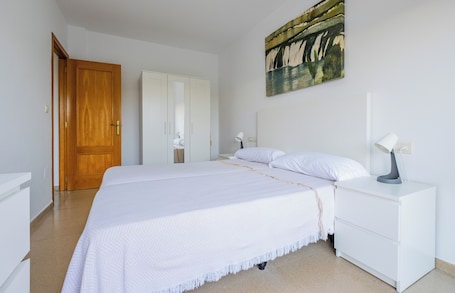 Ferros/tábuas de passar roupa, Wi-Fi de cortesia. Apartamentos Proamar