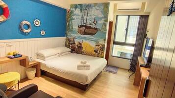 Quarto Duplo Standard | Secretária adequada para computadores portáteis