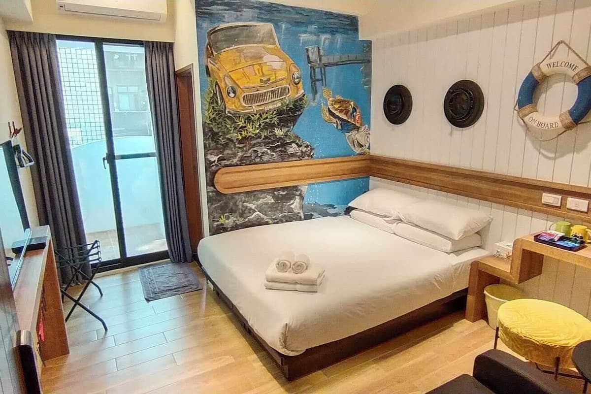 Quarto casal conforto, sacada | Espaço de trabalho para notebook, cortinas blackout, Wi-Fi de cortesia