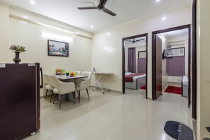 Quarto Duplo ou Twin Deluxe, varanda, Vista para a cidade | Sala de estar