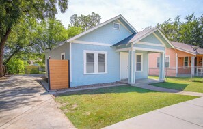 Nice, Cozy and Comfortable 3 BR Near Downtown Reviews, Deals & Photos ...