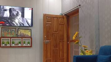 Televisor de ecrã plano de 32 polegadas com canais por cabo