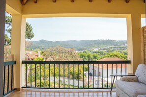 Quarto Triplo, varanda, vista para a montanha | Wi-fi grátis