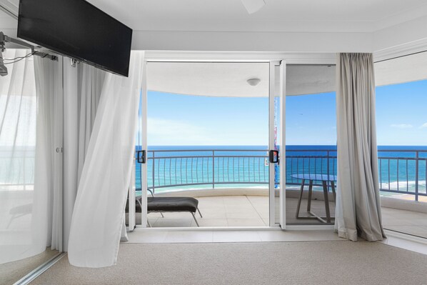 Apartamento superior, sacada, vista para o oceano | Sacada