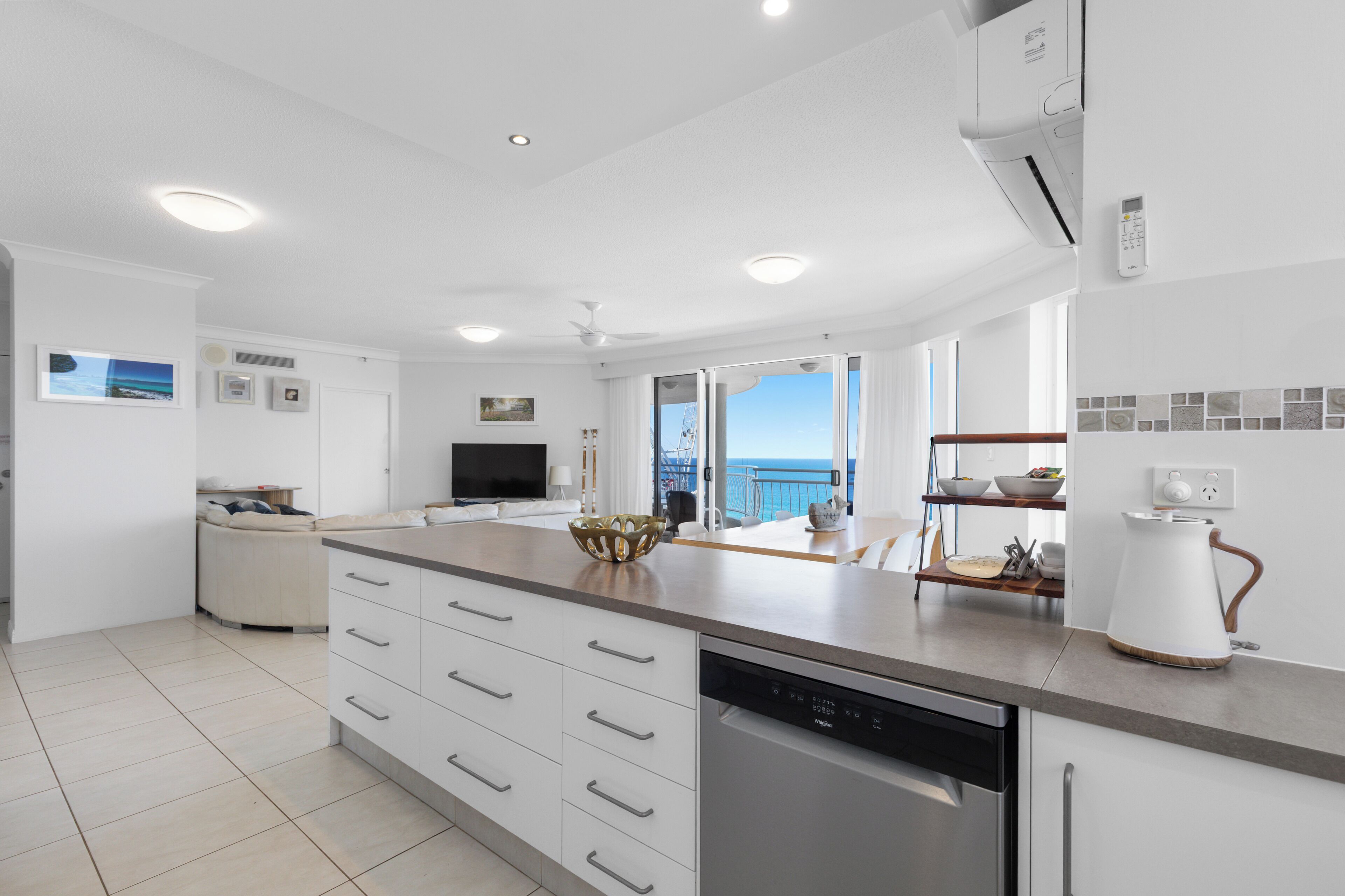 Apartamento Superior, varanda, vista para o oceano | Cozinha privada | Uma chaleira elétrica, uma torradeira 