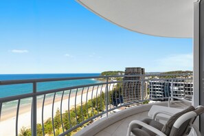 Apartamento superior, sacada, vista para o oceano | Sacada