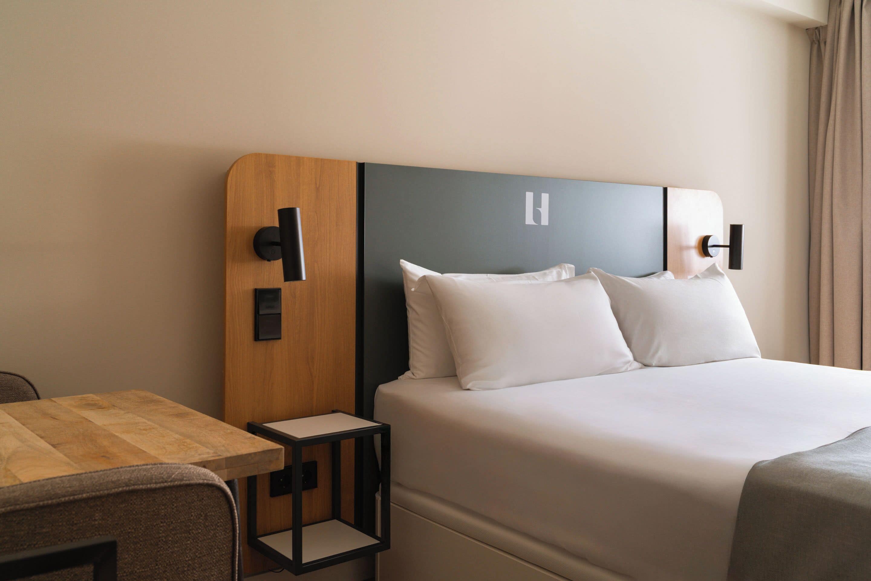 Double room with Terrace | Com decoração personalizada, com mobília individualizada, secretária 