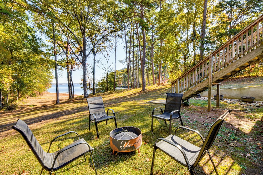 Dock + Views: Family Retreat On Lake Hartwell! - Lake Hartwell