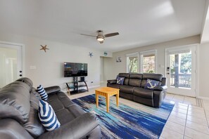 Spacious, King Beds, Linens Provided, Pool Table, KD1310 Reviews, Deals ...