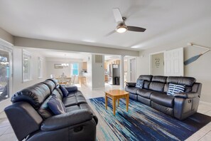 Spacious, King Beds, Linens Provided, Pool Table, KD1310 Reviews, Deals ...