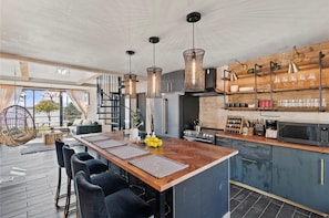 Casa, 3 quartos | Cozinha privada | Um frigorífico, um forno, uma torradeira