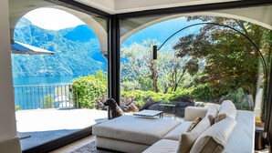 Vila, 6 quartos, piscina particular, vista para o jardim | Sala de estar