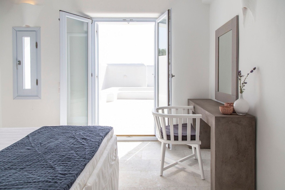 Endearing Paros Villa | Villa Irida | 4-Bedrooms | Breathtaking Sea ...