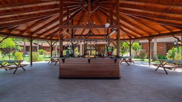 Bar à beira da piscina