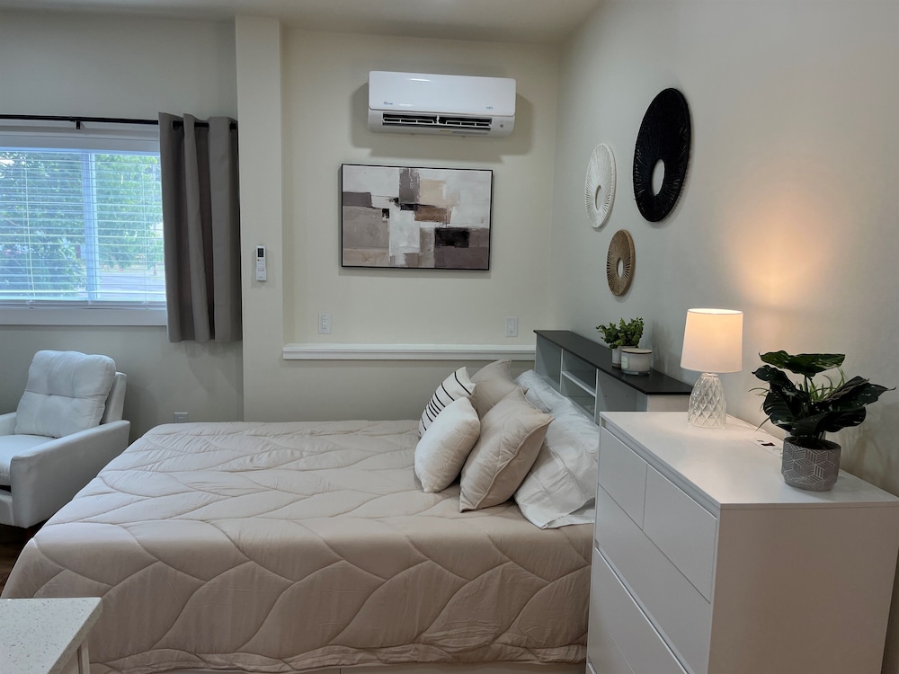 Winney Hill Studios #5 of 8 Studios - Full Renovation, 1 mile to ASV ...