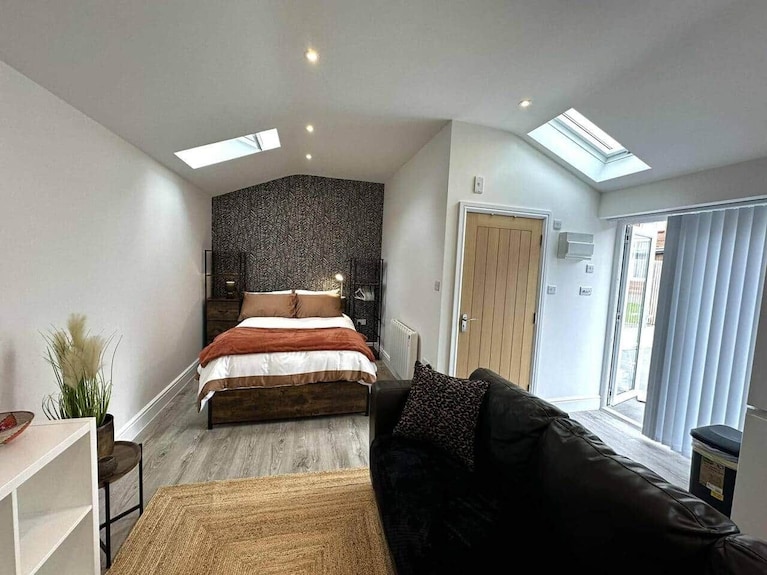 Private Garden Annexe + Parking. Near Qa Hospital - Portsmouth