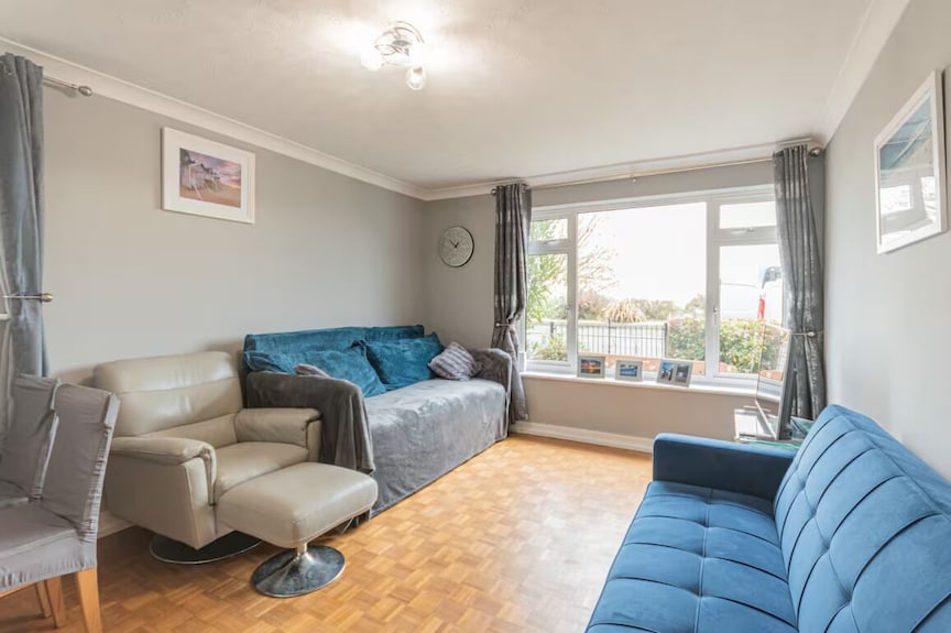 Sunrise Lodge | 2-bedroom Flat Eastbeach Sleeps 4 - Pass The Keys - Southend-on-Sea